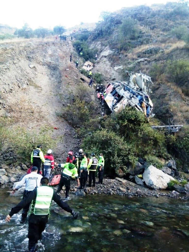 Bus falls off cliff in Peru’s Andes mountains, leaving 29 dead - Amazing